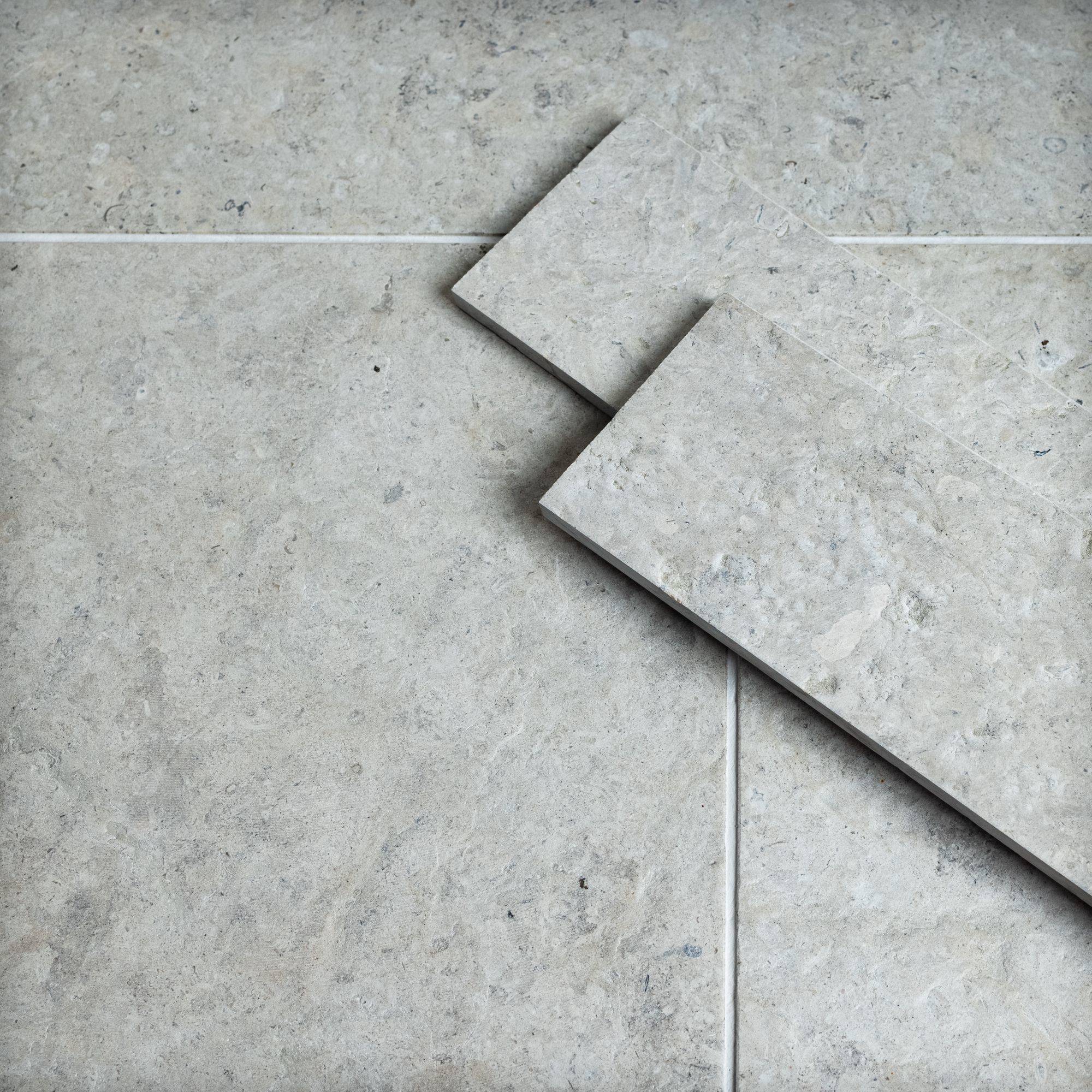 Kalkkikivi -laatta, rustiikki Jalkalista - Domus Classica verkkokauppa